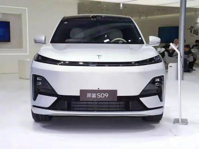 深蓝S09亮相：华为智驾鸿蒙座舱，21.49万起售，能否挑战问界M9地位？