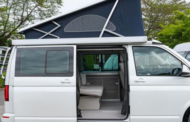 大众T6升顶房车，底盘来自迈特威MPV，2.0T动力，两张床位睡4人