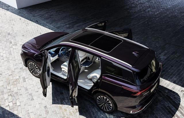 大众T6升顶房车，底盘来自迈特威MPV，2.0T动力，两张床位睡4人