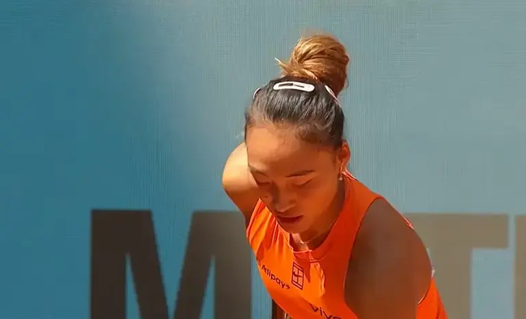 2-1、2-0！WTA风向变了？郑钦文再不调整，恐被拉开更大差距