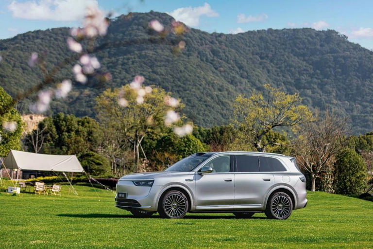 问界M8崛起，BBA真的面临挑战了吗？市场格局或将重塑！