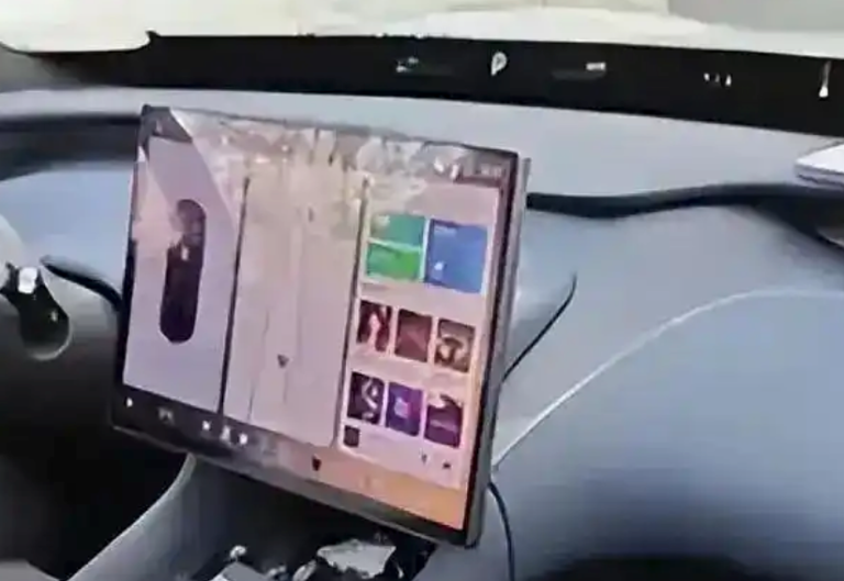 小米YU7高清内饰图曝光：PHUD远端屏加中控大屏十分亮眼