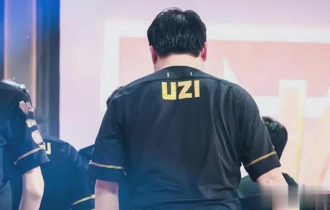 重磅！Uzi宣布无限期停播，电竞传奇暂别直播舞台