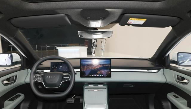 续航520km，1km不到3分钱，7万多起的荣威纯电D6不比秦PLUS香？