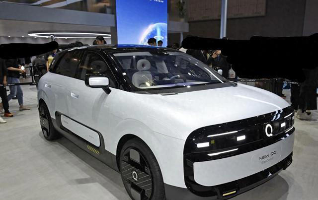 奇瑞QQ新能源亮相，轴距2750mm，赛博朋克风格，剑指比亚迪海豚！