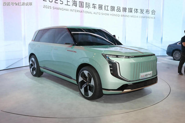 2025上海车展看点：红旗HS9 PHEV插电混动版震撼登场，豪华气场全开！