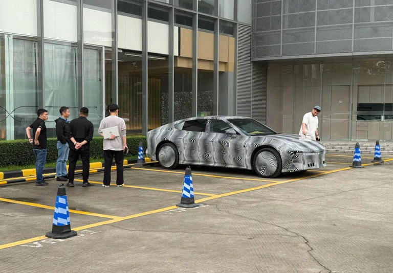 小鹏E29谍照来袭，P7换代车型设计科技感十足，你期待哪些升级？