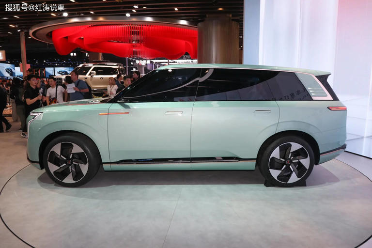 2025上海车展看点：红旗HS9 PHEV插电混动版震撼登场，豪华气场全开！