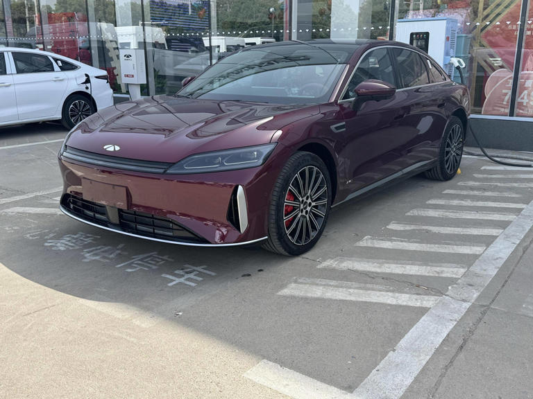 奇瑞风云A9到店，5米长车身配行政四座，639马力续航2500km如何定价？