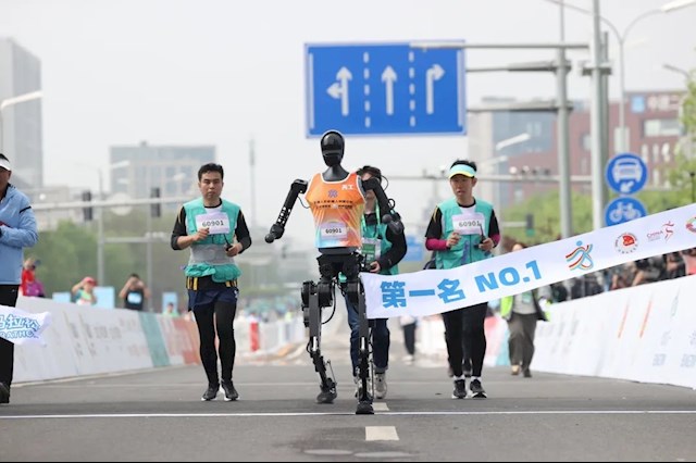 人形机器人半马前三出炉：天工Ultra、松延动力N2、行者二号