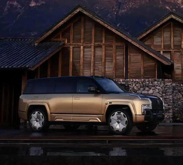 仰望U8L加长版来袭！2.0T+1280牛·米，配置升级，上海车展首发亮相