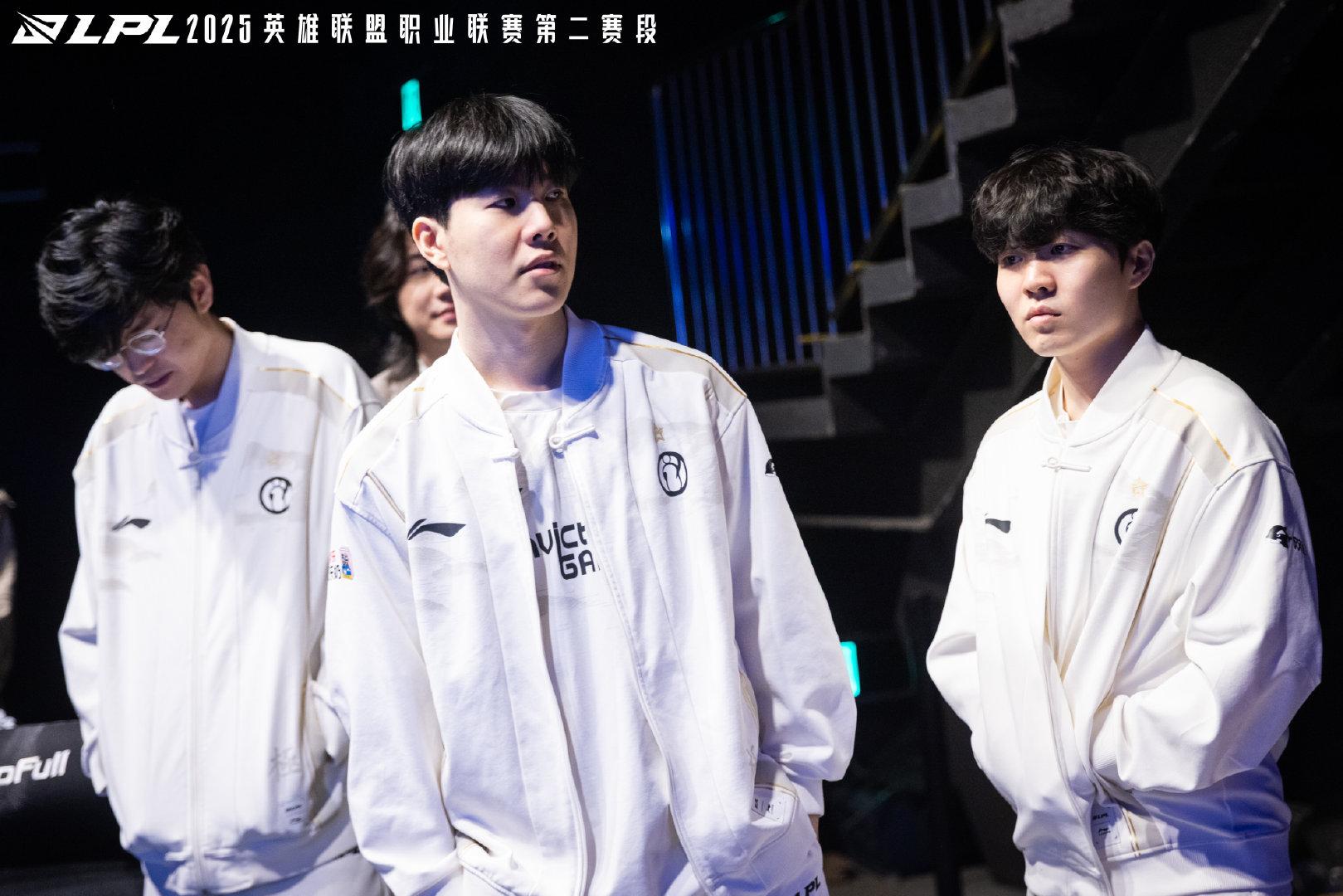 LPL官方发布IG赛后返图：绝境破阵，尽显锋芒，继续加油！