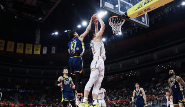 刘传兴全场出战21分钟，10中5得到10分6板1助攻1抢断3盖帽