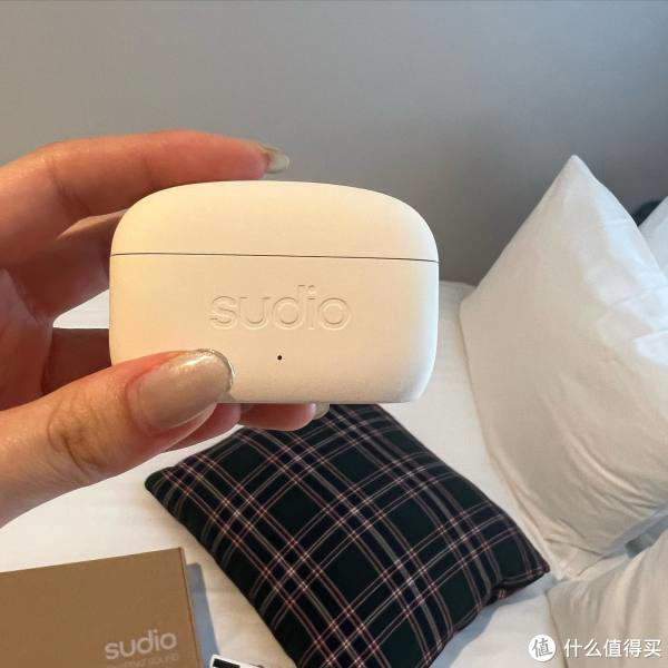 温柔系女生必备：Sudio E2奶油色耳机