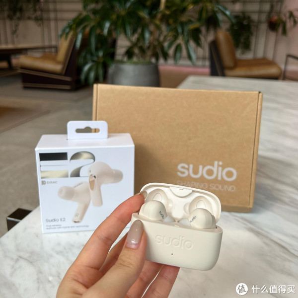 温柔系女生必备：Sudio E2奶油色耳机