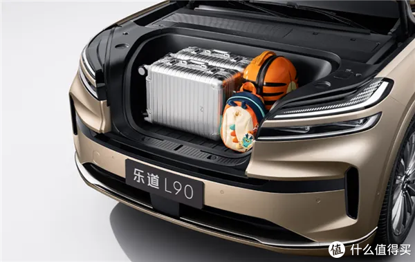 建议其他车都按这个设计！乐道新车L90搭载240L前备“舱”，双击即可开启，能放30英寸行李箱