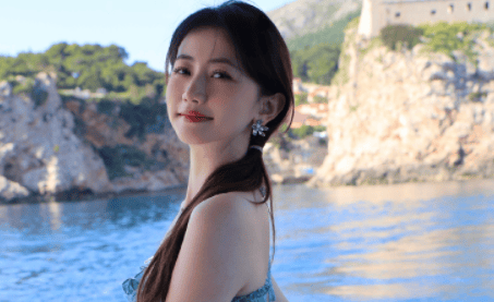 前KPL解说Gini发布自拍：Kingsland纯享版🇭🇷