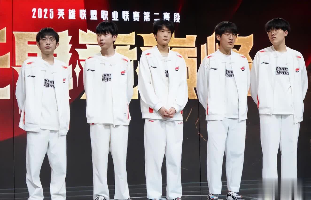 IG排第三！LPL排行榜：BLG第五，TES不再是LPL霸主