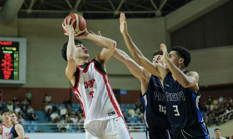 28分大胜！官方分享U19国青力克芬兰U20男篮赛场图集