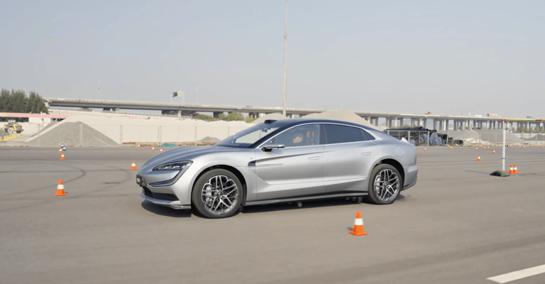 仰望U7实测：智能悬浮车身云辇-Z，重新定义新能源豪华体验！