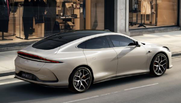 全新智己L6正式上市 预售价21.99万元起 标配四轮转向