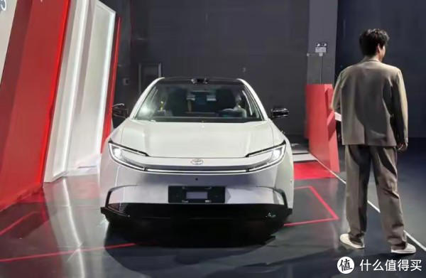 丰田bZ5预售开启，13万级纯电SUV