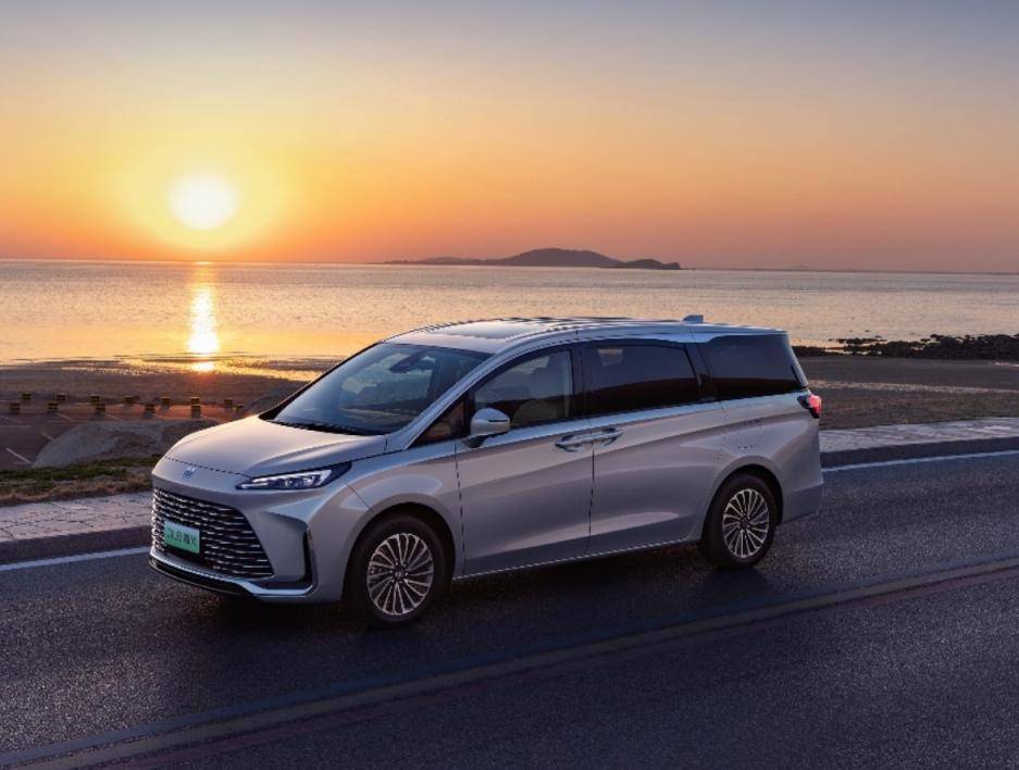 别克GL8新能源转型力作，GL8陆尚上市，能否续写MPV传奇？