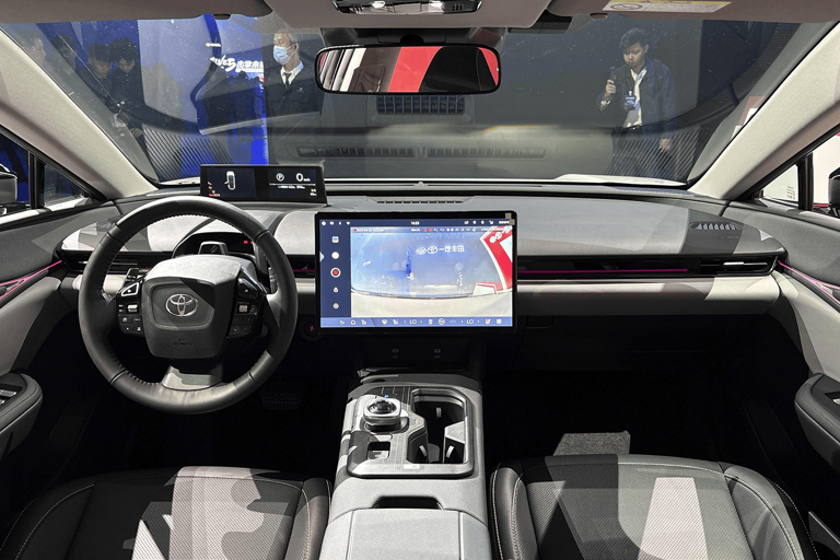 丰田bZ5上海车展预售：bZ3C变身中型SUV，13万起售引关注！