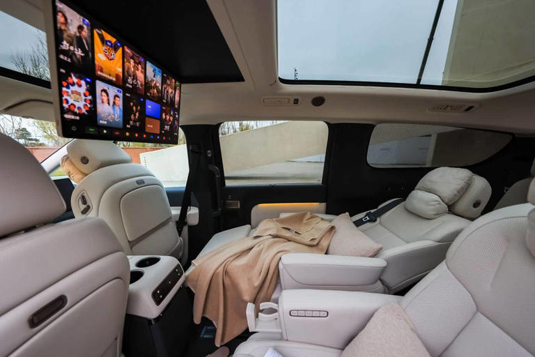 2025上海车展盛况：理想MEGA Home与L6智能焕新，未来出行新选择！