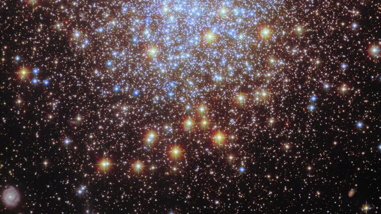 哈勃35周年新图揭秘：Messier 72球状星团，宇宙奥秘再添华章