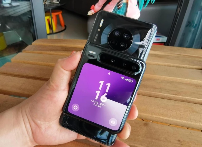 首次体验华为折叠屏手机，mate30升级PuraX，惊喜不少槽点也有