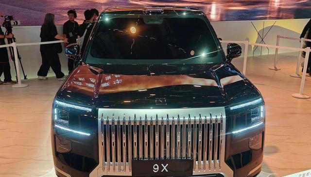 极氪9X上海车展首发！900V高压平台，设计稳重大气，杭州湾库里南