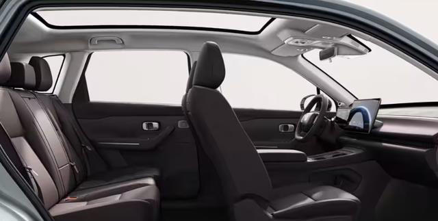 2026 款零跑 C10 即将上市！预售 12.98 万起，配隐藏式门把手