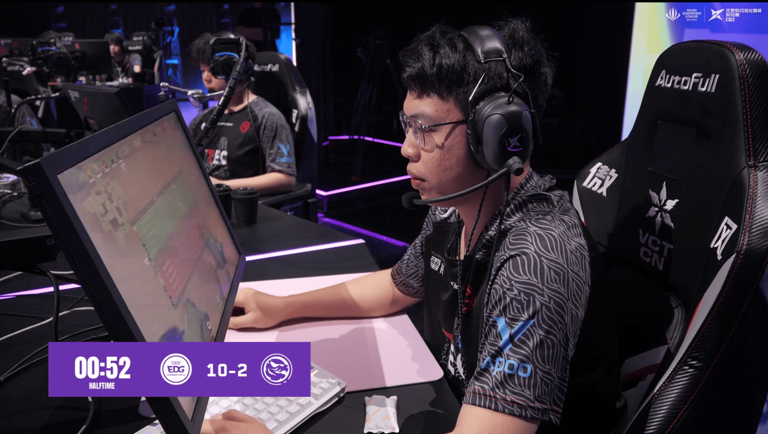 上半场进攻方EDG 10-2 TEC防守方，双方换边比赛来到下半场