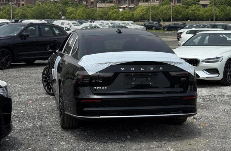 沃尔沃全新S90 PHEV实车亮相，内外焕新升级，能否再创佳绩？