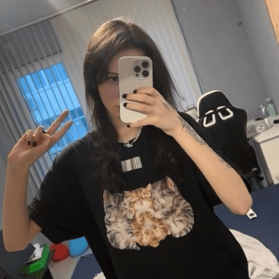 donk与suns1de在个人主页互相评论，疑似官宣恋情