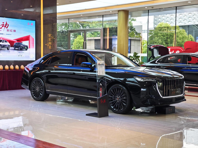 2025款红旗H9到店，配置升级亮点多，全系标配8AT引关注