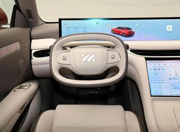 起步就叫“Max”，全新智己L6这回能比赢小米SU7吗