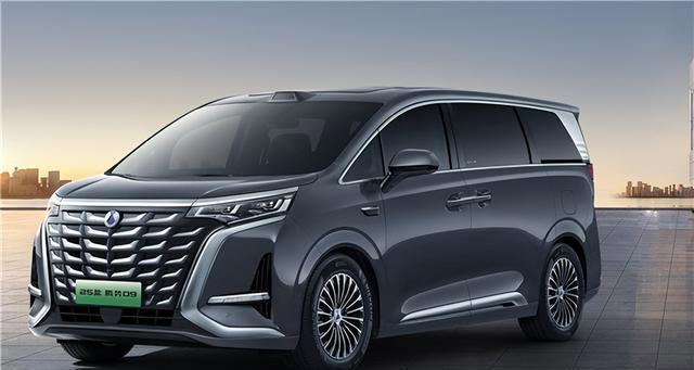 腾势D9 VS 翼真L380到底谁更慌？翼真L380坦然以对