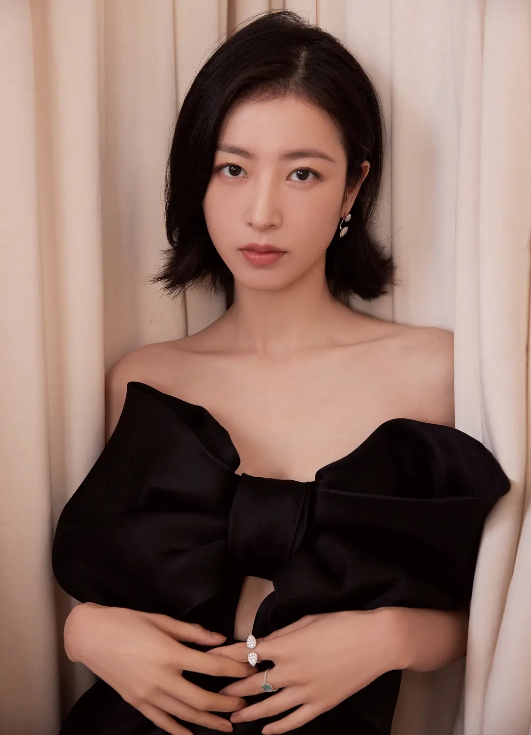 周雨彤新片《她的逃跑计划》杀青 主演阵容曝光