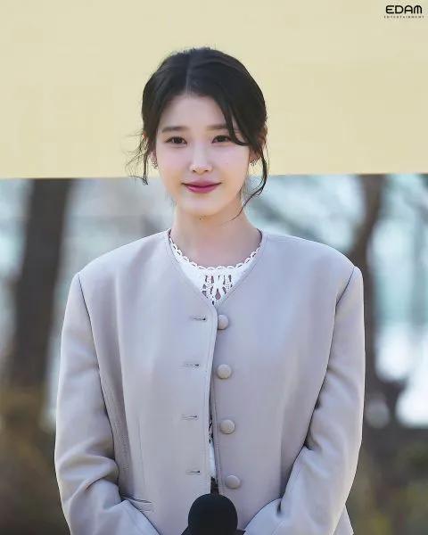 第61届百想艺术大赏IU空手而归，韩网：演技没好到能得奖