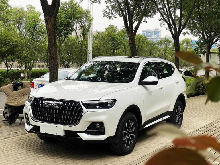 10-15万SUV“性价比之王”争霸战：荣威D5X DMH能否逆袭合资？