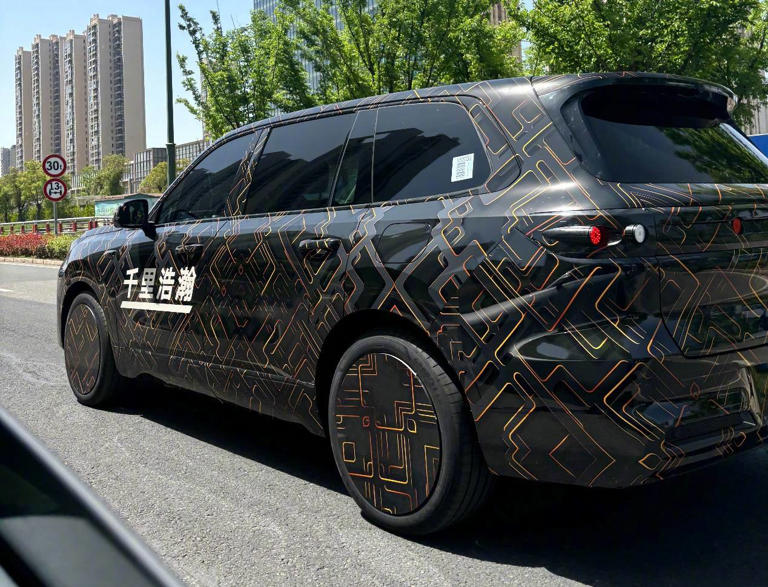 吉利银河旗舰SUV星舰9谍照流出，或将与深蓝S09等车型竞逐市场