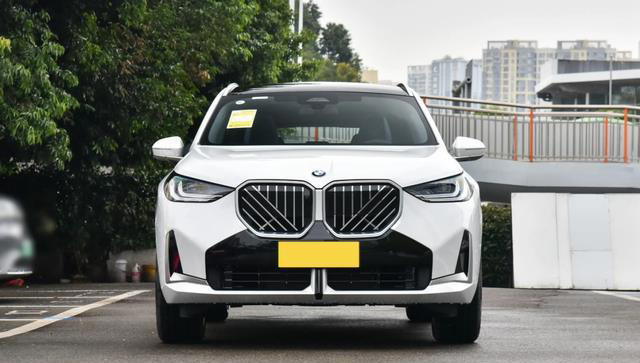 轴距逼近标轴X5，配2.0T+8AT，加速6.6秒，实拍全新宝马X3