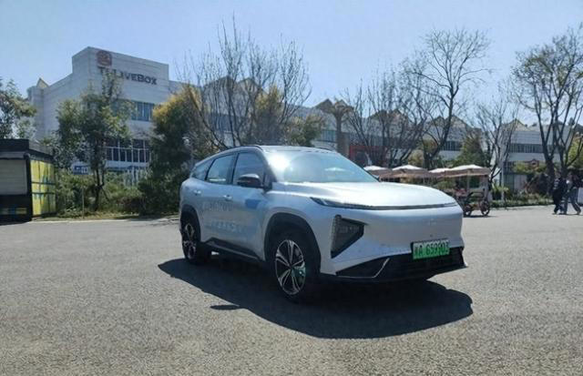 实测7.7秒破百,亏电油耗3.3L？银河L7 EM-i不仅省油更好开