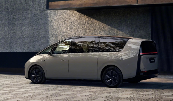 纯电MPV高端局，理想MEGA、小鹏X9和极氪009该买谁？