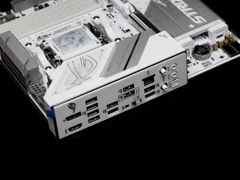 首个AMD平台小吹雪主板来了：华硕ROG STRIX B850G小吹雪主板开箱