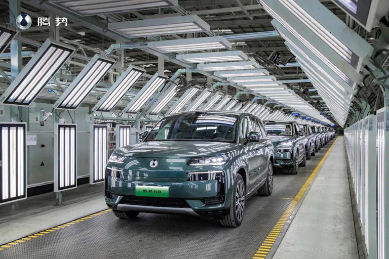 领克900与腾势N9，30万级大型SUV巅峰对决，你站哪边？