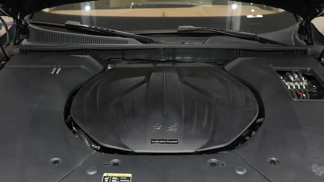 售价32.98万元起，2025款红旗H9上市，标配8AT，竞争奔驰E级