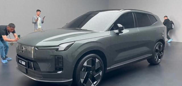 沃尔沃XC70首发亮相！首搭全新SMA平台，纯电续航超200+km